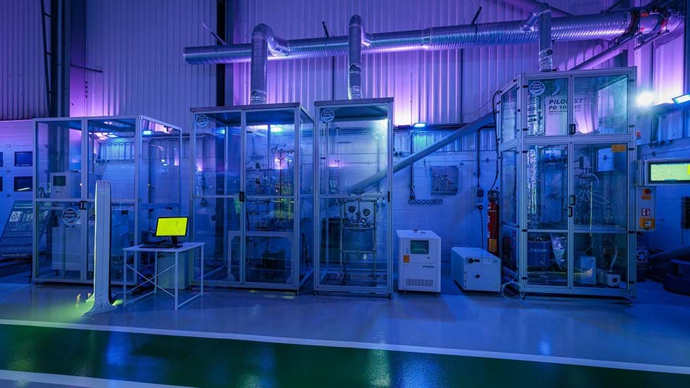 ‘World-first’ plant converting plastic waste to SAF opens in UK - News ...
